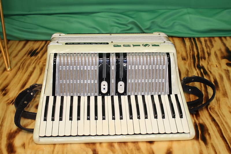 Matusek PATSY Ivory Accordion w/Case - Consignment | Reverb