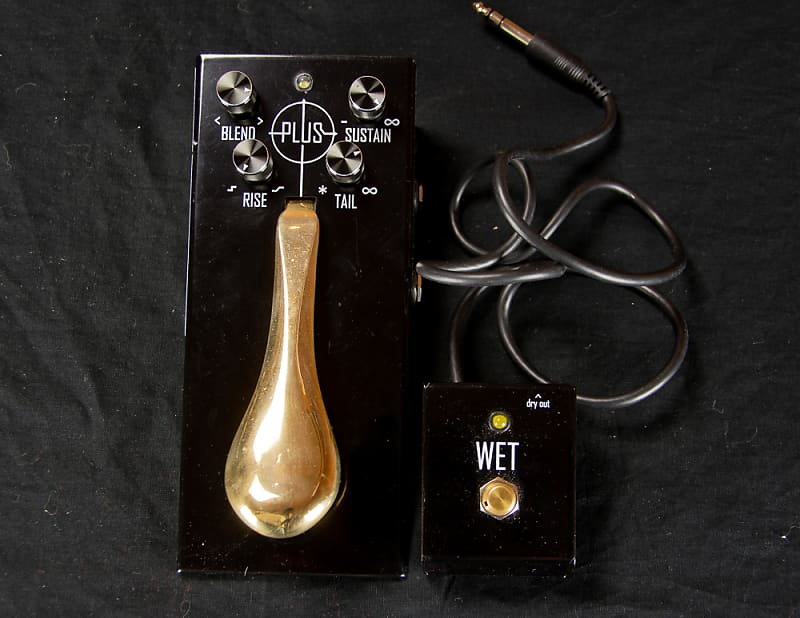 Gamechanger Audio Plus Pedal with WET footswitch & box | Reverb UK
