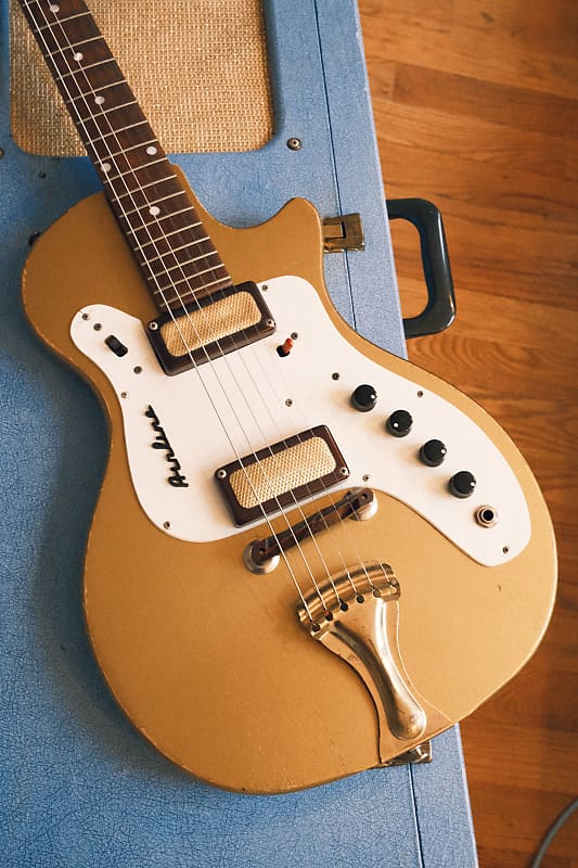 Airline 7214 Guitar & Amp in Case 1964 - Gold | Reverb