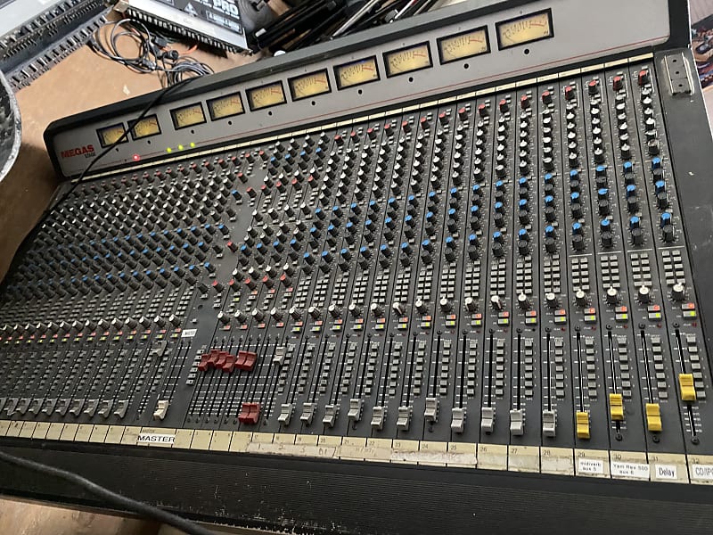 Soundtracs 32 Channel Analog Mixer | Reverb