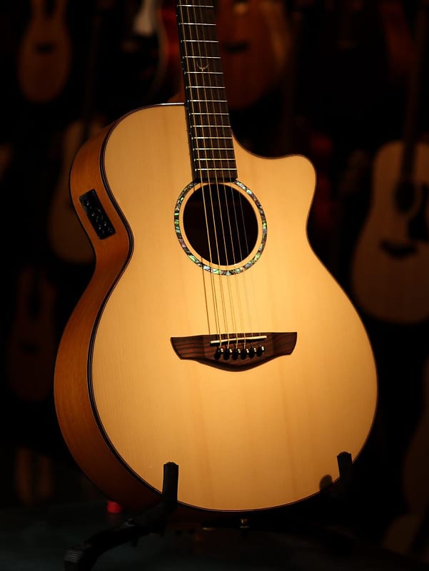 Faith Venus Natural | Reverb