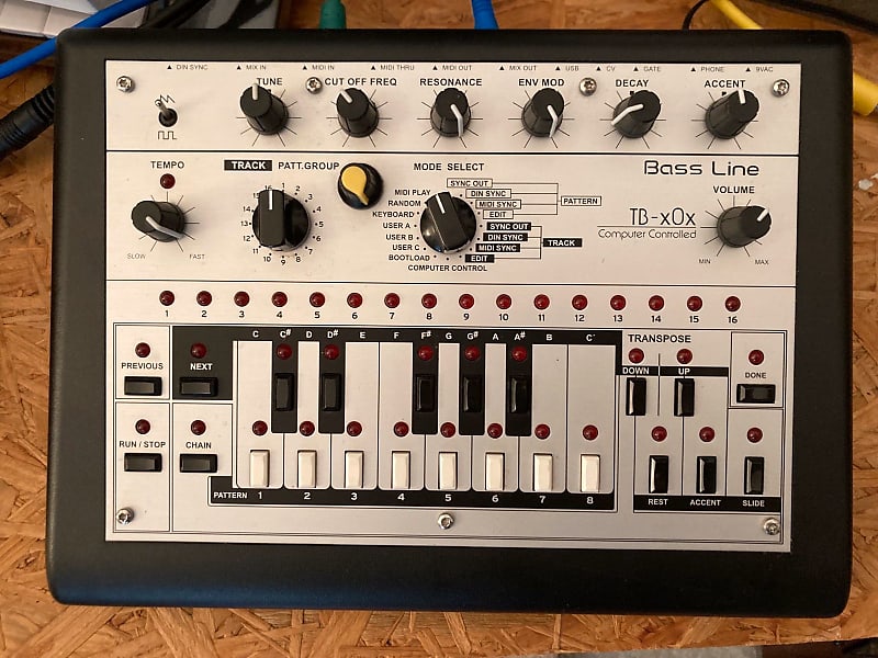 xoxbox / x0xb0x / TB-303 Replika with special „2nd Cut-Off | Reverb