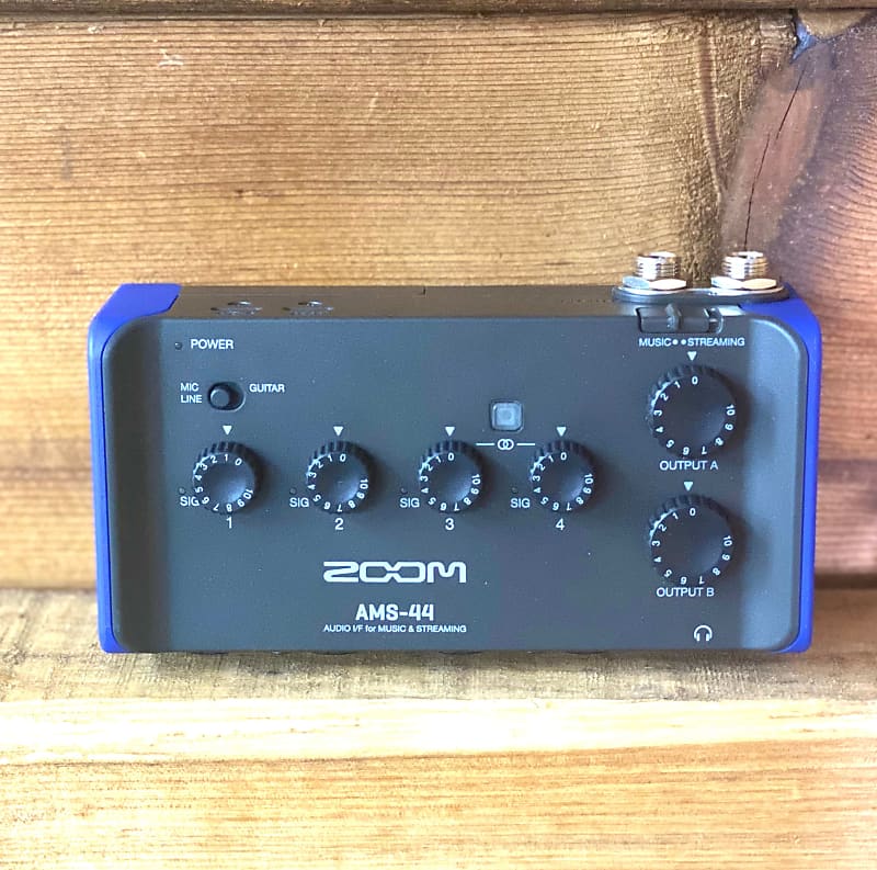 Zoom AMS-44 Audio Interface | Reverb