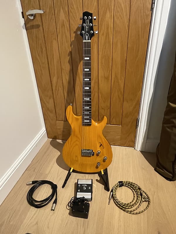 Line 6 Variax 700 in natural | Reverb UK