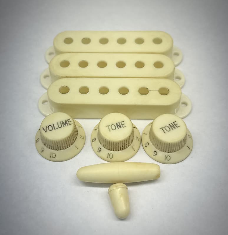 Mojo Guitars Aged / Relic Parchment Strat Plastic Set | Reverb