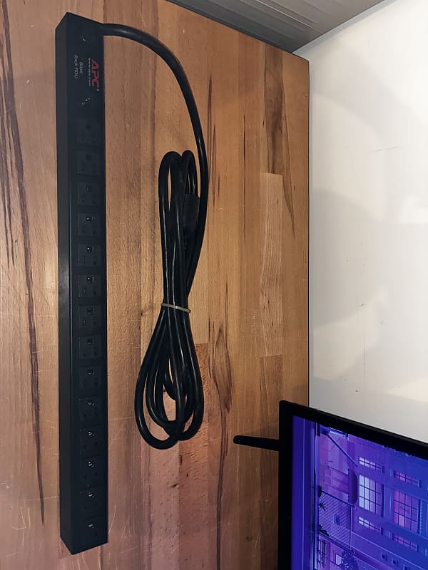 APC Basic Rack PDU - AP9551 | Reverb
