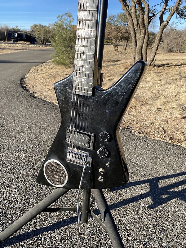 Synsonic Explorer Guitar with Built In Amp | Reverb