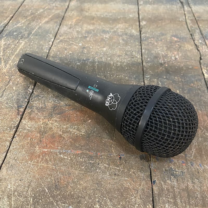 AKG D880M dynamic vocal microphone | Reverb