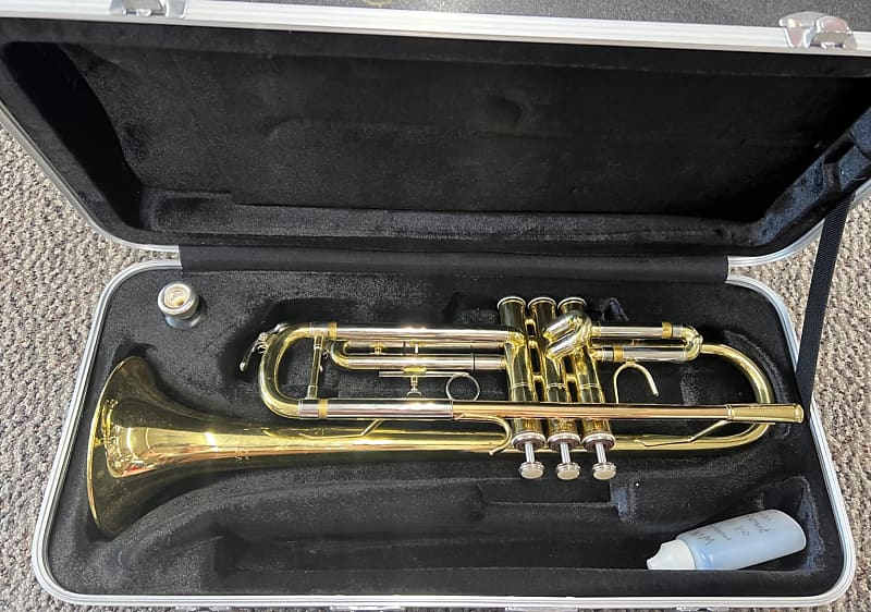 Nice Eastman Model ETR221 Student Series Bb Trumpet with Case | Reverb
