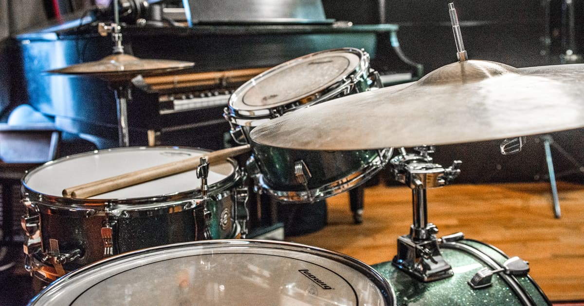 Home Recording Basics: How to Mix Drums in Your DAW | Reverb News