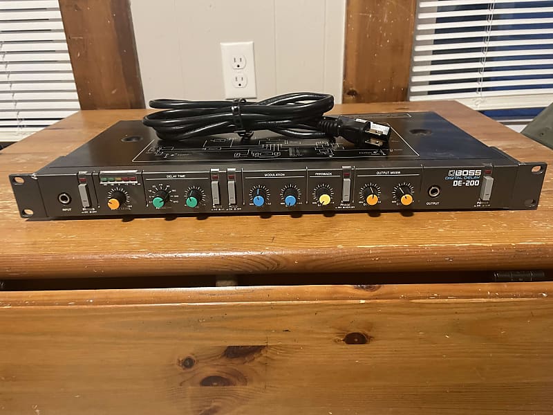 Boss DE-200 Digital Delay Rackmount Effect | Reverb