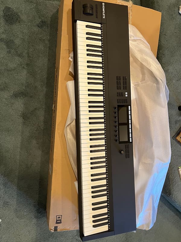 Native Instruments Komplete Kontrol 2022 - Black | Reverb