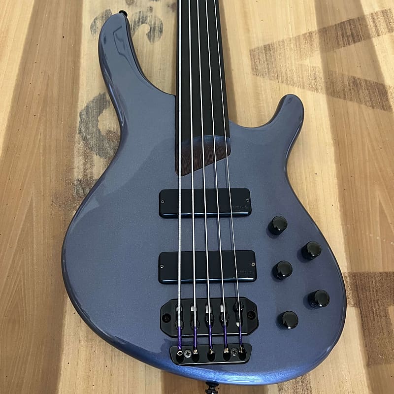 Cort Artisan B5 fretless with Bartolini Mk.1, | Reverb Deutschland