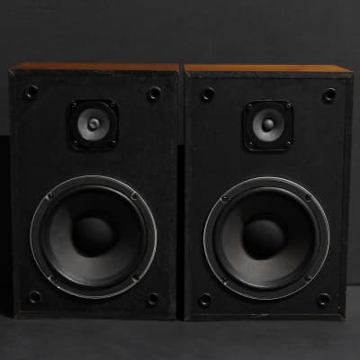 Realistic MC-800 Acoustic Suspension Walnut Veneer Bookshelf | Reverb