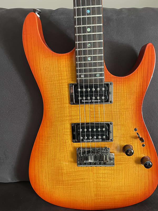 Fender Showmaster 2004 Cherry sunburst | Reverb