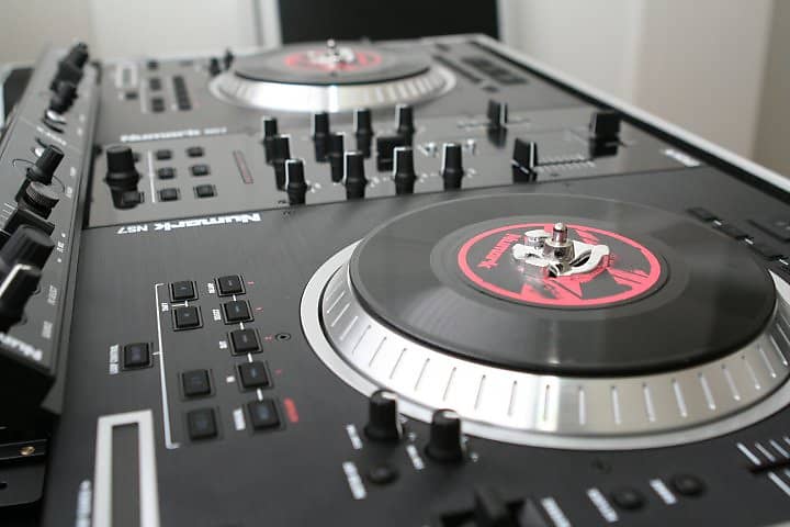 Numark NS7FX 2010s - Black with Flight case | Reverb Canada