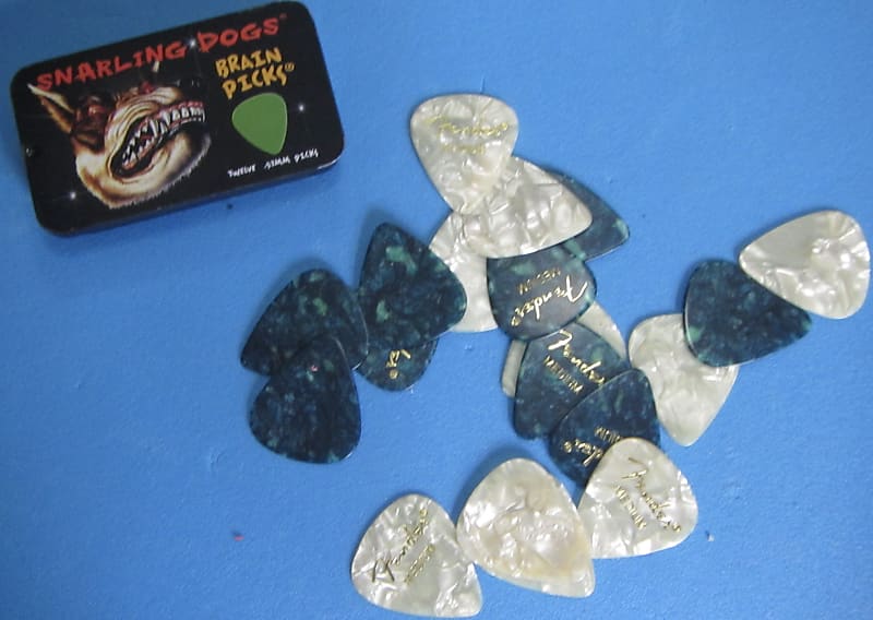Lot of 20 Fender medium picks with tin 2010's - Blue/white | Reverb