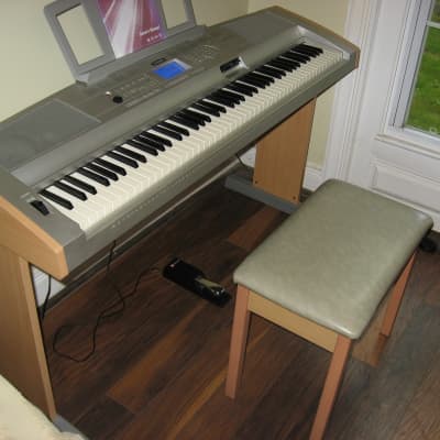 Yamaha DGX 500 Portable Digital Grand Piano w/Stand | Reverb