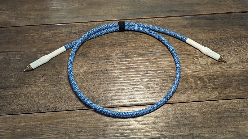 Single Digital Coax Cable, 1m, Canare L-5CFB | Reverb