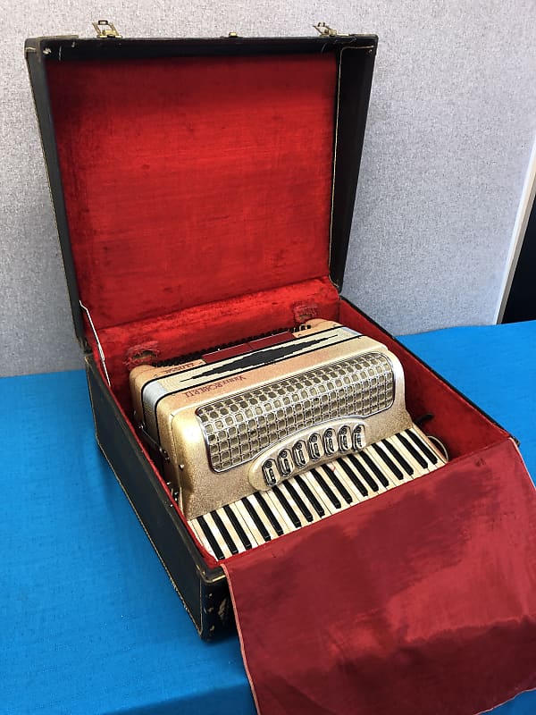 Vintage Vinny Roberts Classic Accordion w/ Case | Reverb