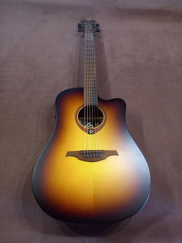 Guitare Lag Tramontane T70DCE-BRB en parfait état | Reverb