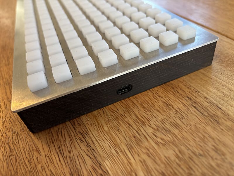 Monome grid 128 Neotrellis Walnut and aluminum | Reverb Canada