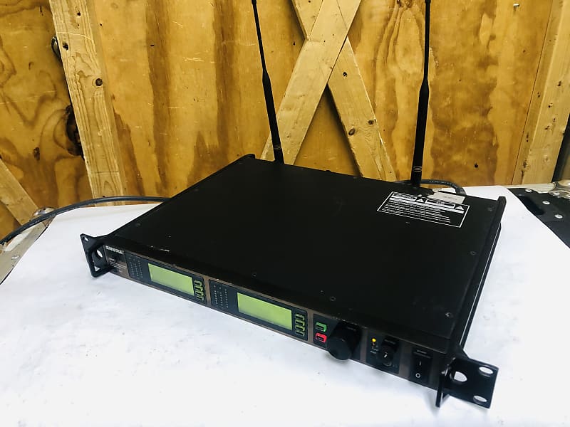 Shure UR4D H4 518-578 MHz UHF-R Wireless Microphone Receiver | Reverb