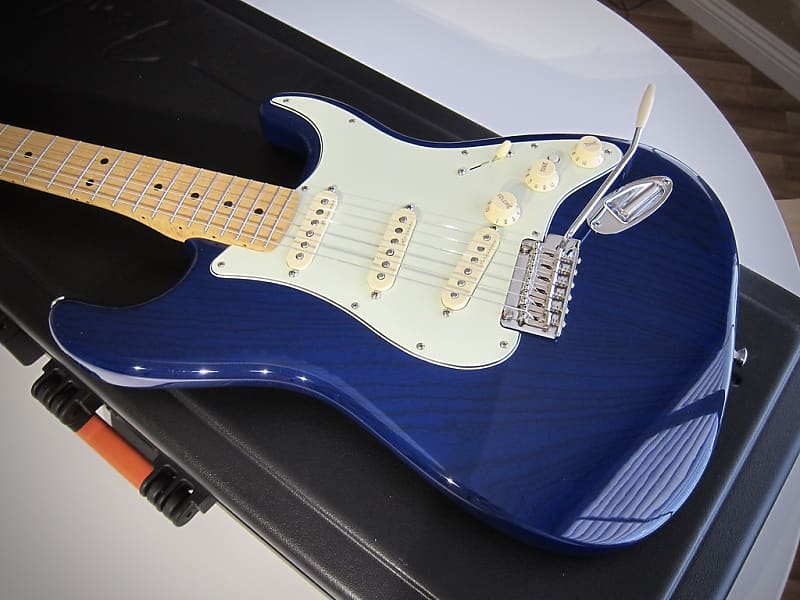Fender Deluxe Stratocaster Strat Electric Guitar MIM | Reverb