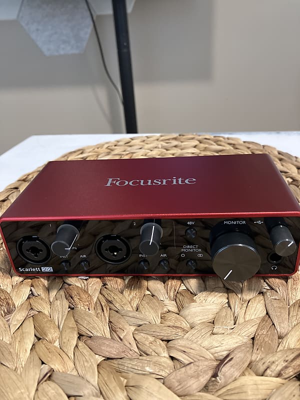 Focusrite Scarlett 2i2 Red | Reverb