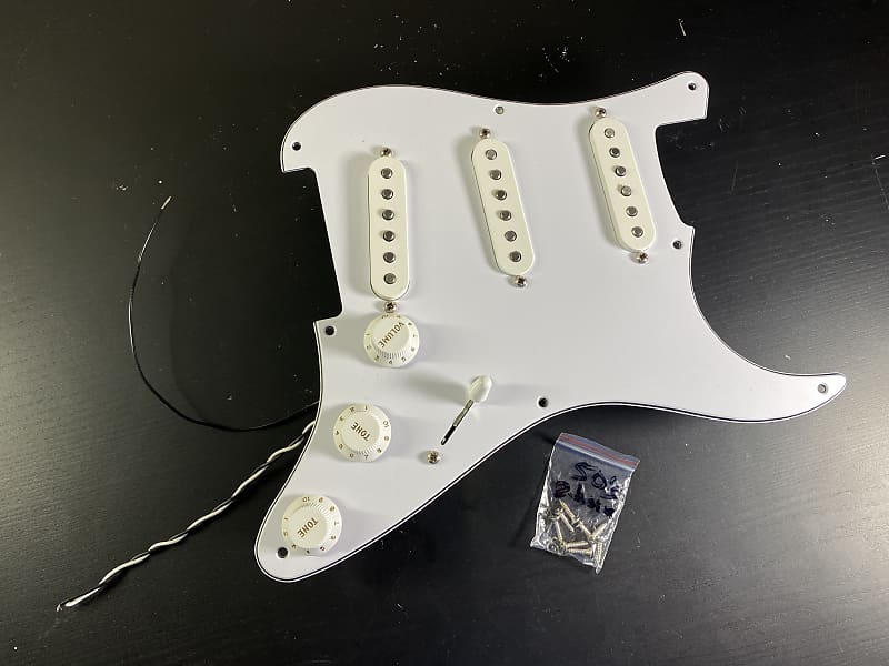 [RARE MOD] Fender 7 sound Strat - PLUS 8 more via | Reverb