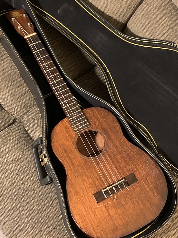 Favilla Baritone Ukulele With Case Mahogany | Reverb