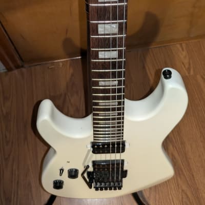 Left-Handed Sawtooth ST-M24 | Reverb