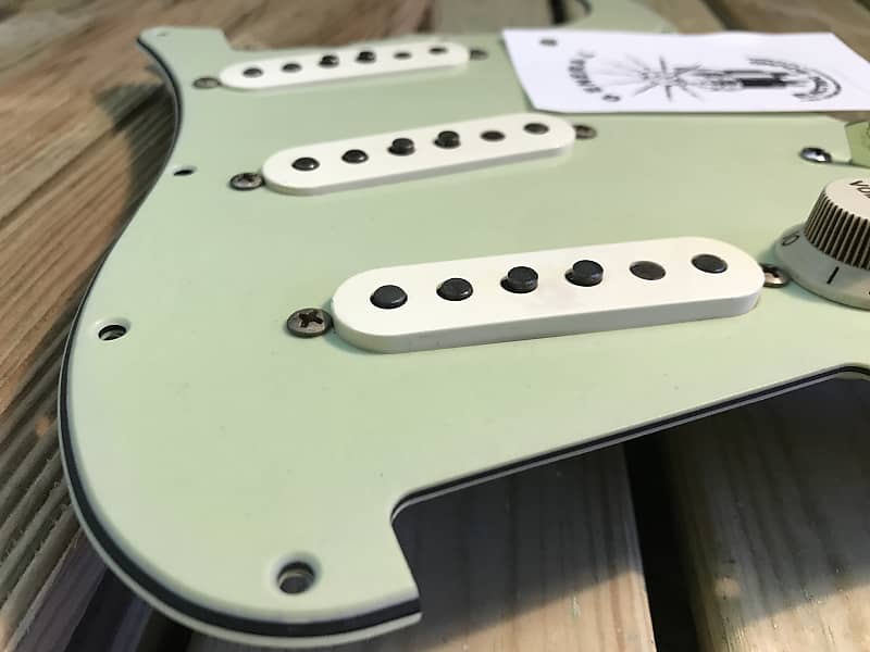General 1964 Full loaded Scratchplate & pickups | Reverb France