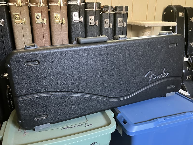 Fender Deluxe Molded Case 2010s - Black | Reverb