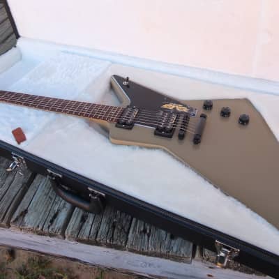 GIBSON Explorer II (E2) electric guitars