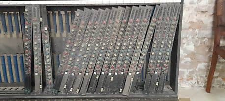 23 TRANCHES-AMEK Angela 28-Input 24-Bus Inline Recording / | Reverb