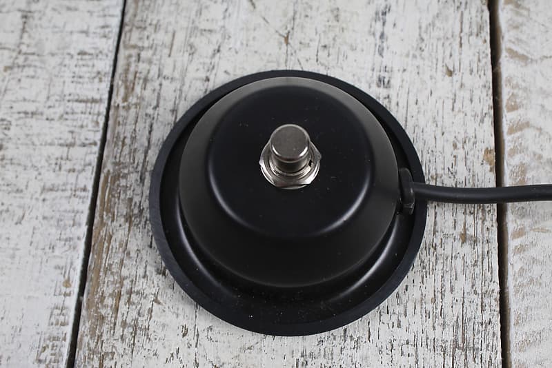 Peavey Momentary Single Button Footswitch with 15 Foot Cable | Reverb