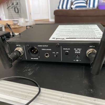 Anchor Audio UHF 6400 Wireless Mic, Receiver andTransmitter | Reverb