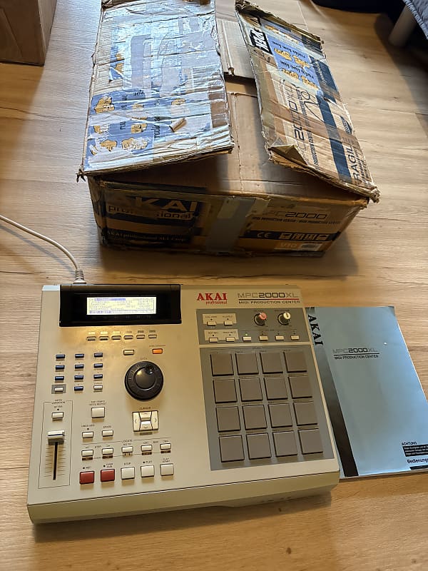 Akai MPC2000XL EB16 ALL OPTIONALS ORIGINAL BOX 8 OUTS EB16 | Reverb