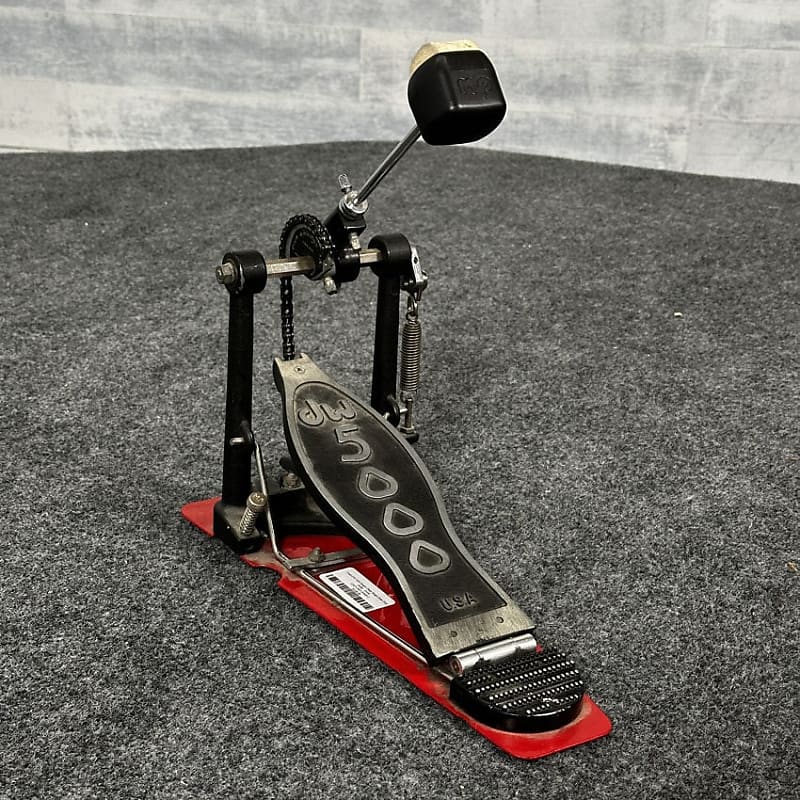 Used DW 5000 Single Chain Single Bass Drum Pedal - Good | Reverb