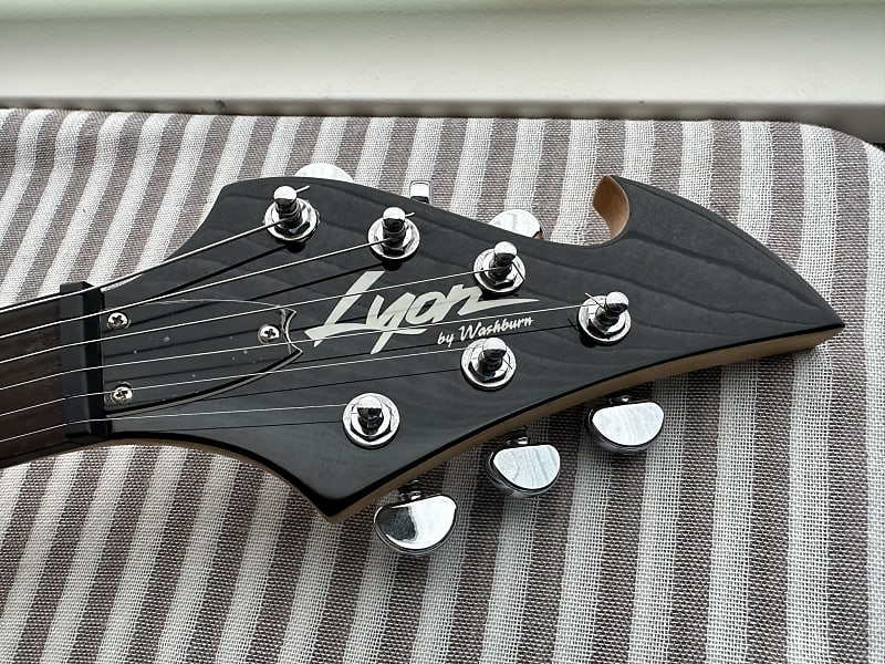 Washburn Lyon LPT80SB Flying V Jackknife Limited Edition Washburn Lyon LPT80SB Flying V Jackknife Limited Edition