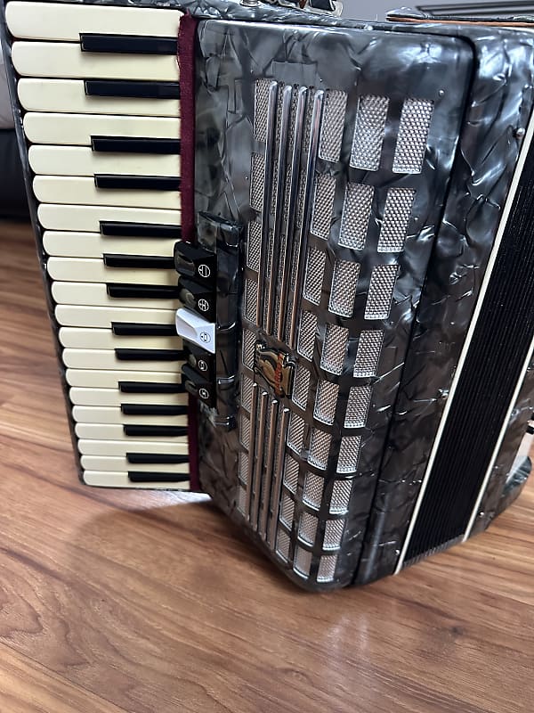 48-Bass Accordion (Parrot) | Reverb