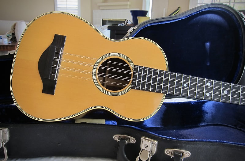 Martin T-28 Tiple Near Mint with Original Hard Shell Case | Reverb