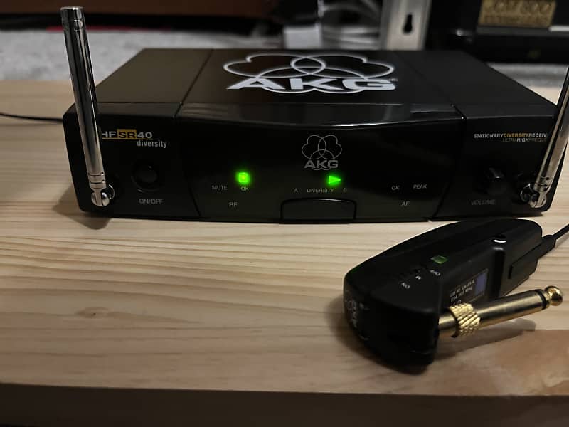 AKG WMS 40 Wireless Guitar System (SR40 Diversity Receiver / | Reverb