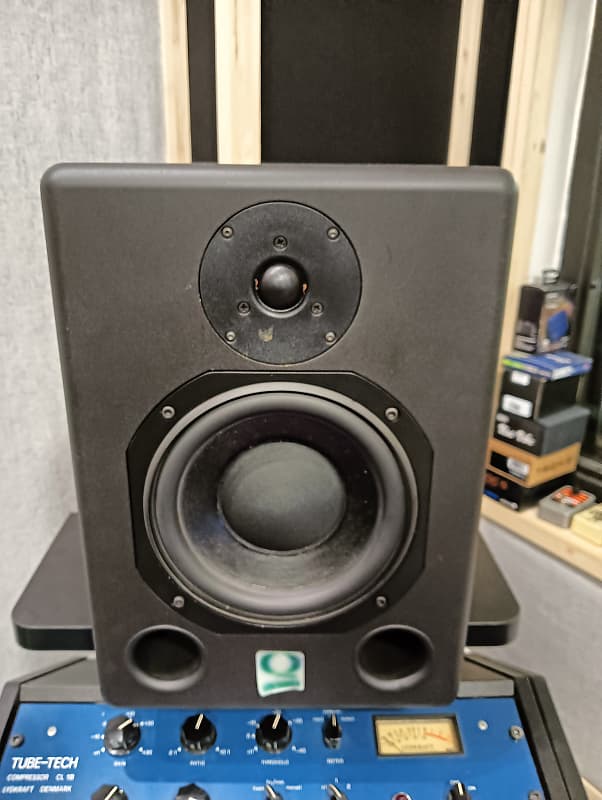 Pair of Quested S8 - Black | Reverb