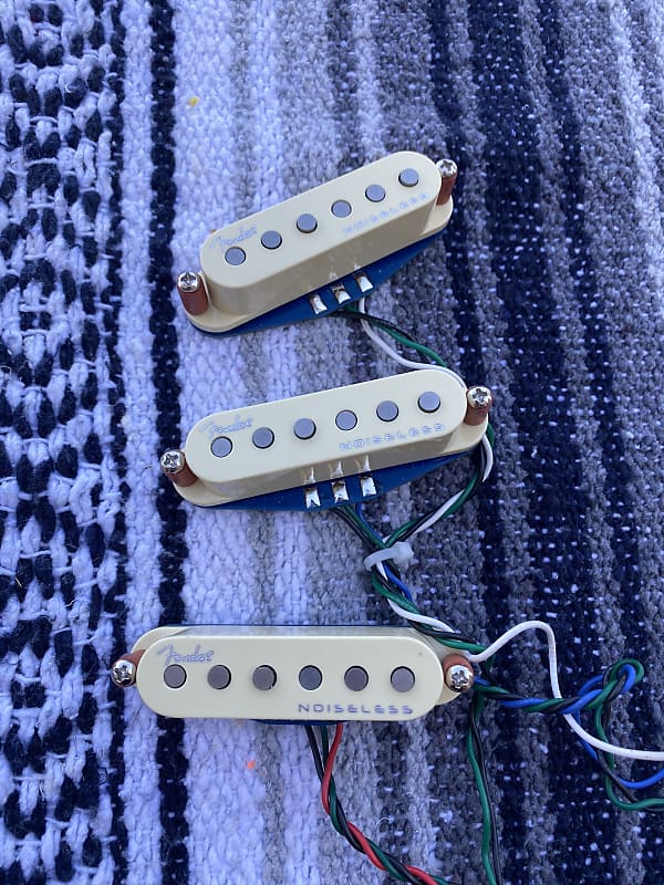 Fender 099-2290-000 Ultra Noiseless Vintage Stratocaster | Reverb