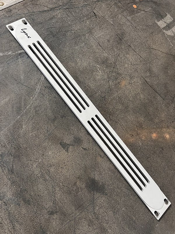 Lynx Aurora vented panel | Reverb