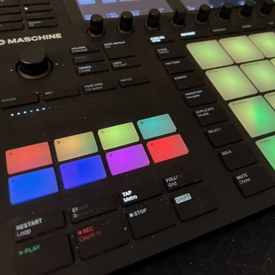 Native Instruments Maschine MK3 (mint) w/ software | Reverb