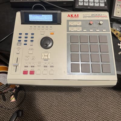 AKAI MPC 2000XL CUSTOM"WOODGRAIN"STYLE+PERFECT RED | Reverb