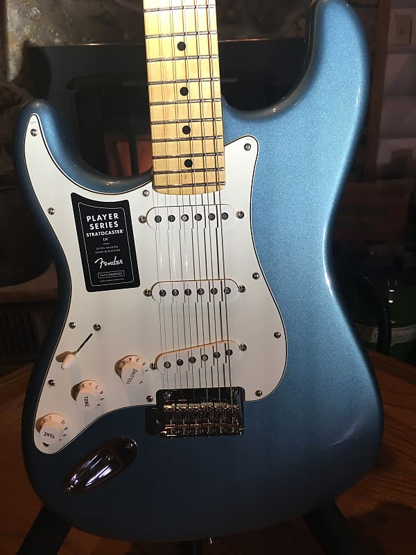 Fender Strat 2018 - left handed - Tidepool Blue w/case | Reverb